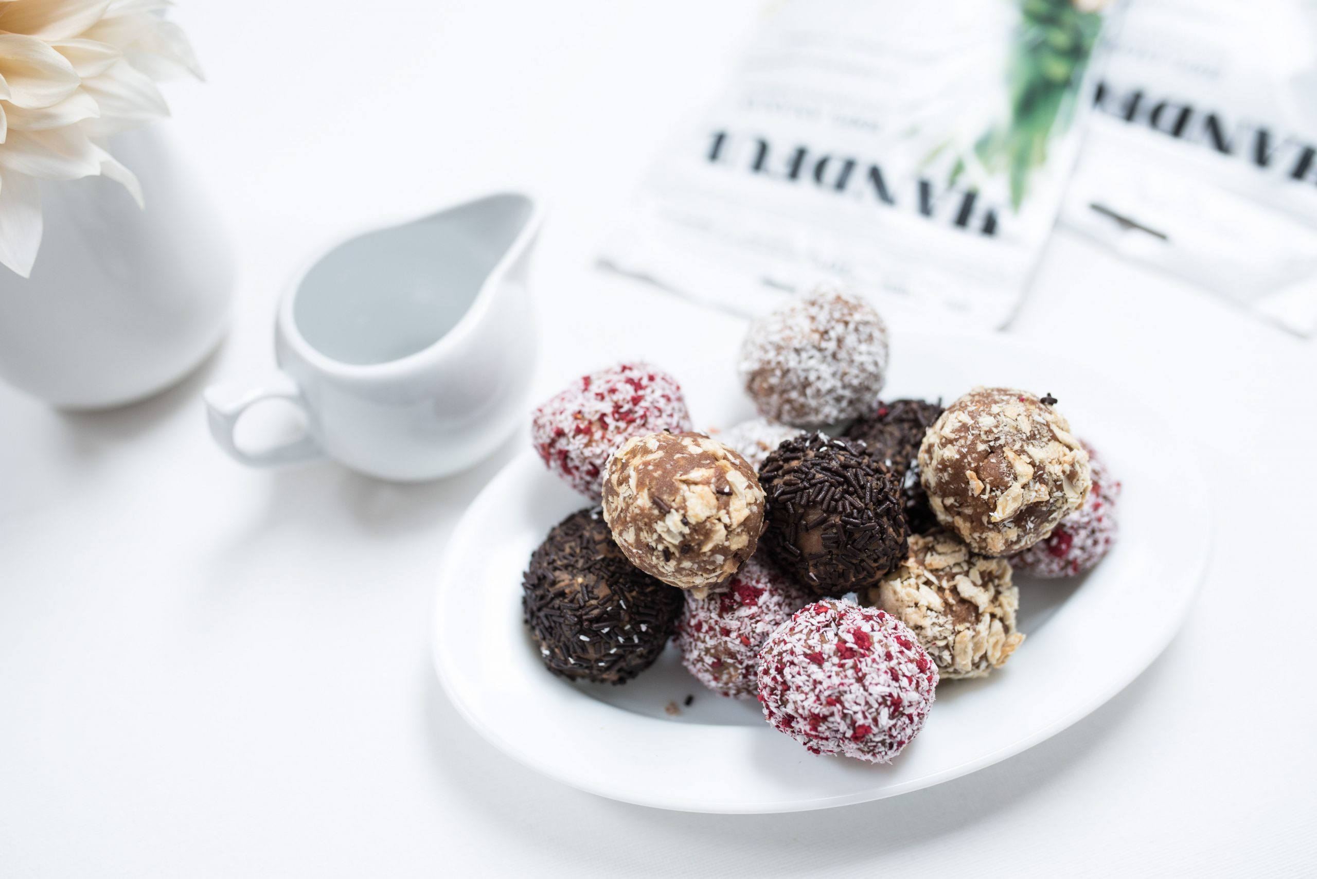 Recept za Handful kuglice od keksa, voćkica i čokolade – Handful – Van ...