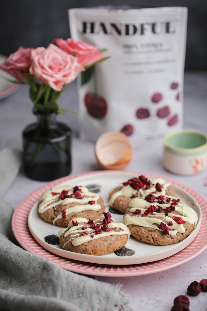 Cookies with Handful cherries and white chocolate – Handful – Van ...